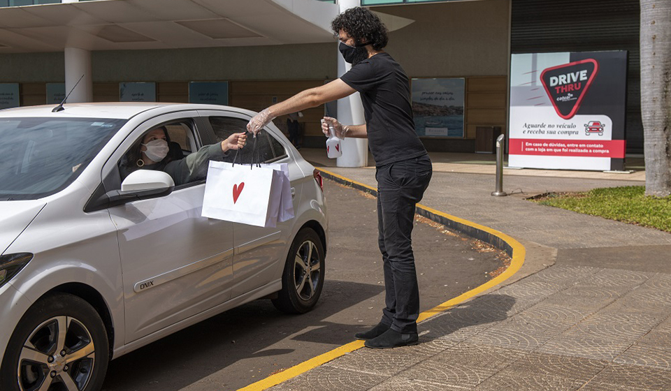 Jornal T – Comércio adota vendas de moda ao estilo drive in